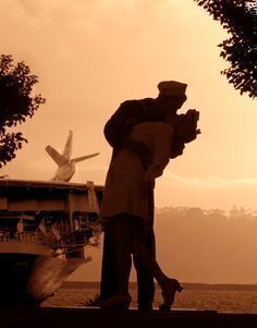 10 Romantic Military Photos You Will Love | Military Spouse