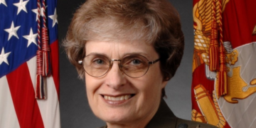 Meet the First Female 3-Star General in the US Military | Military Spouse